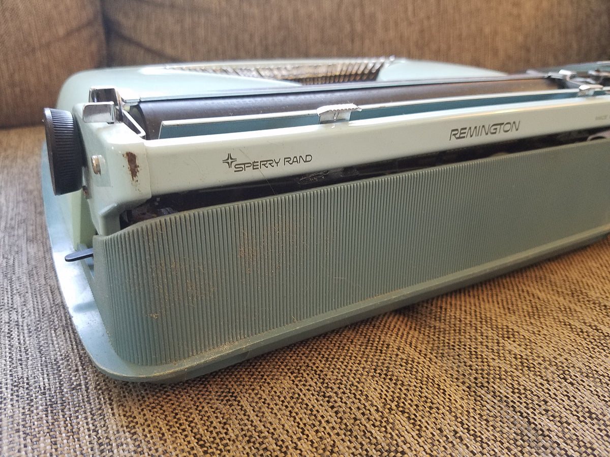 Vintage Remington Streamliner Sperry Rand Portable Typewriter~Two Tone ...